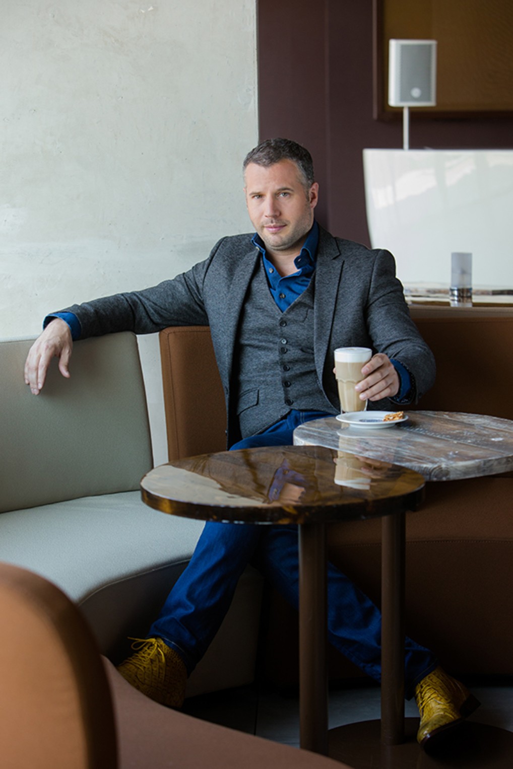 Online praten we verder met Tijl Beckand | Beau Monde