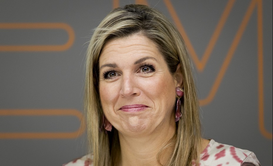 Gespot: Máxima draagt positiejurk | Beau Monde