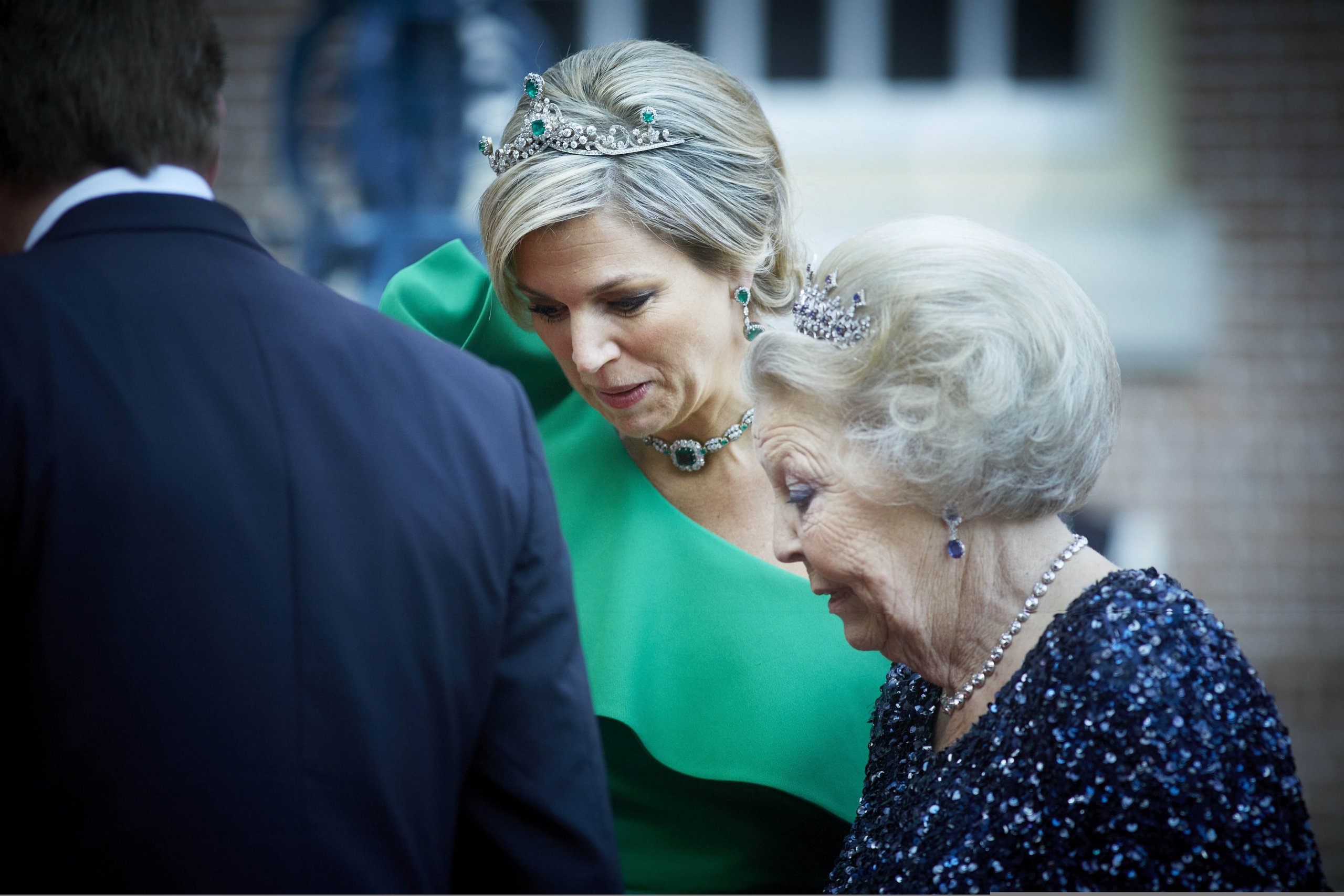Zien: 50 portretten van koninginnen in tentoonstelling 'Vrouwen van ...