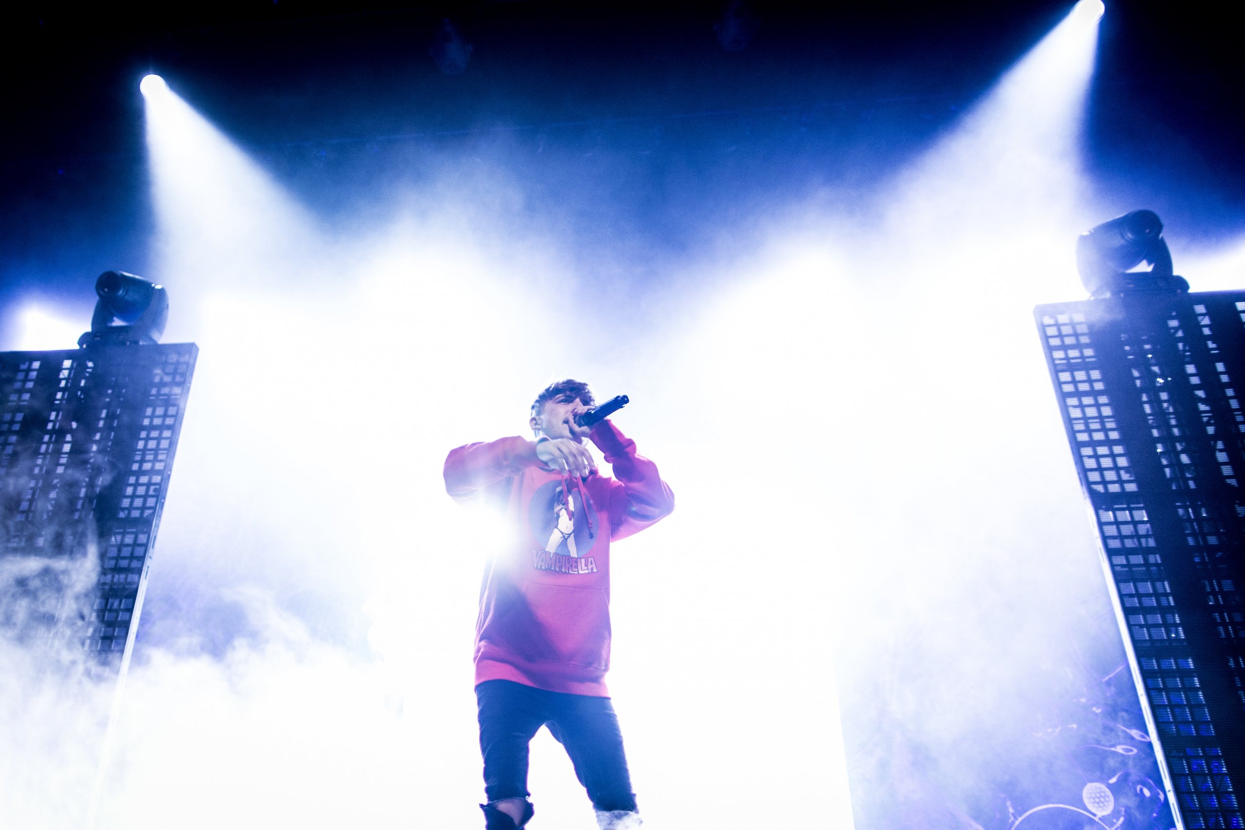 Wow: deze jonge Nederlandse rapper verdient 60.000 euro per maand ...