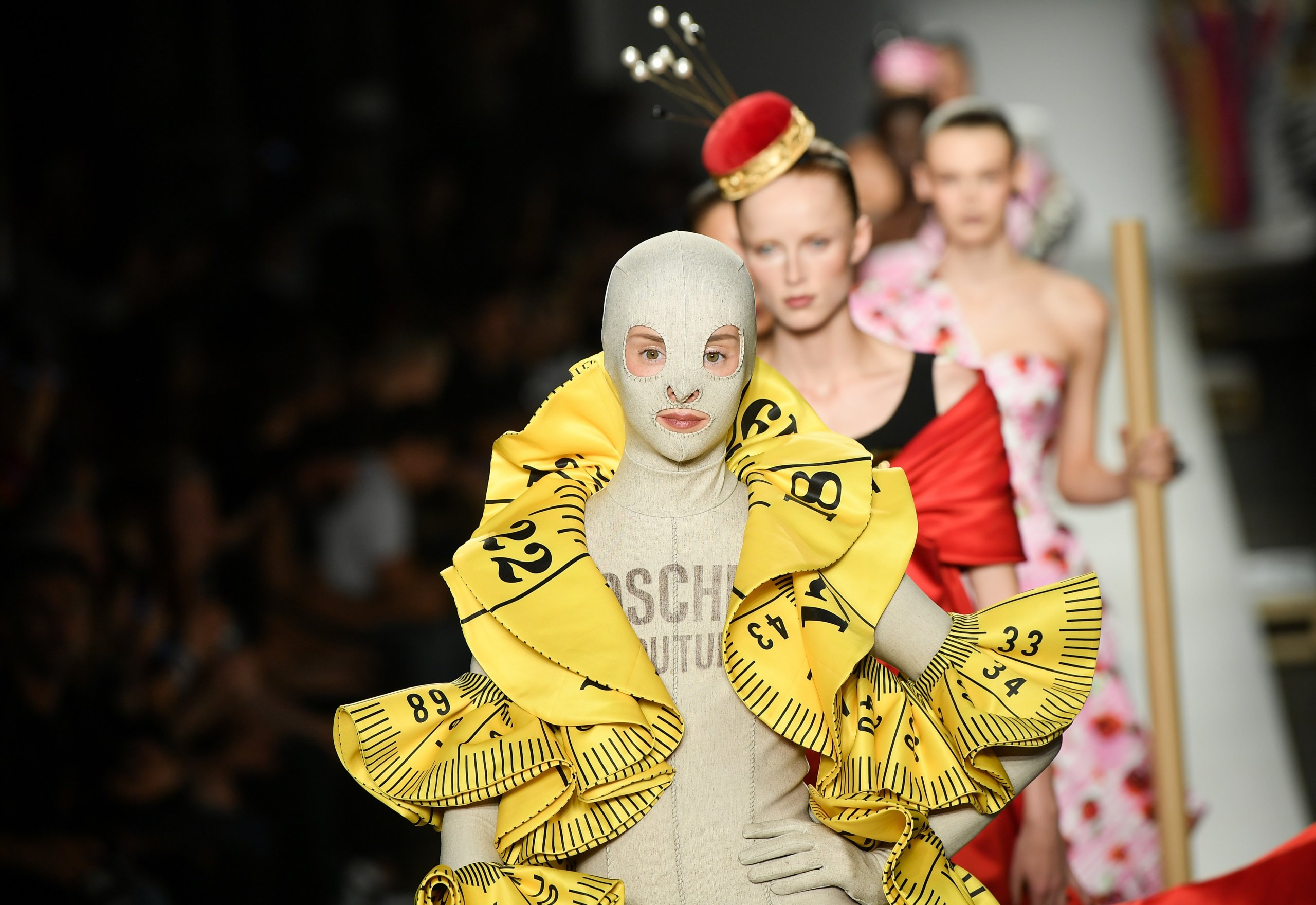 Dit waren de meest bizarre looks tijdens de Fashion Week | Beau Monde