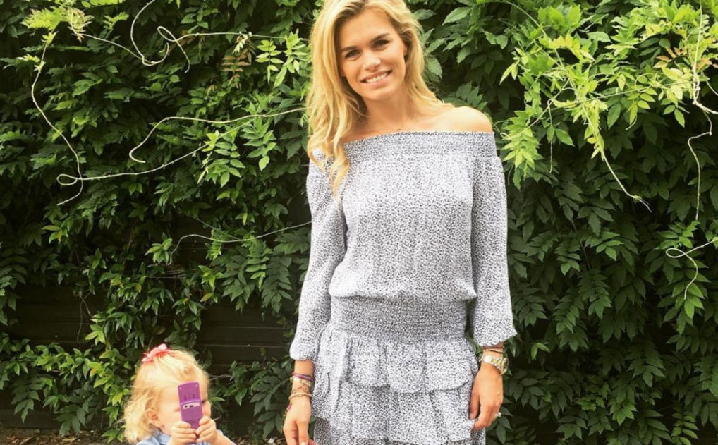Nicolette van Dam geeft dochter zwemles | Beau Monde