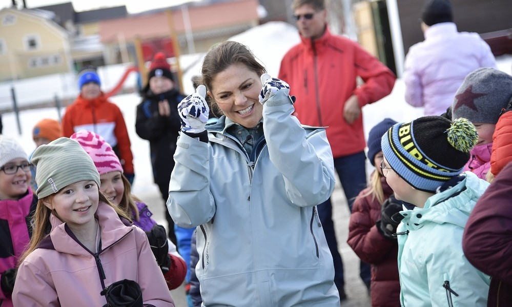 Hilarisch: prinses Victoria flost er op los! | Beau Monde