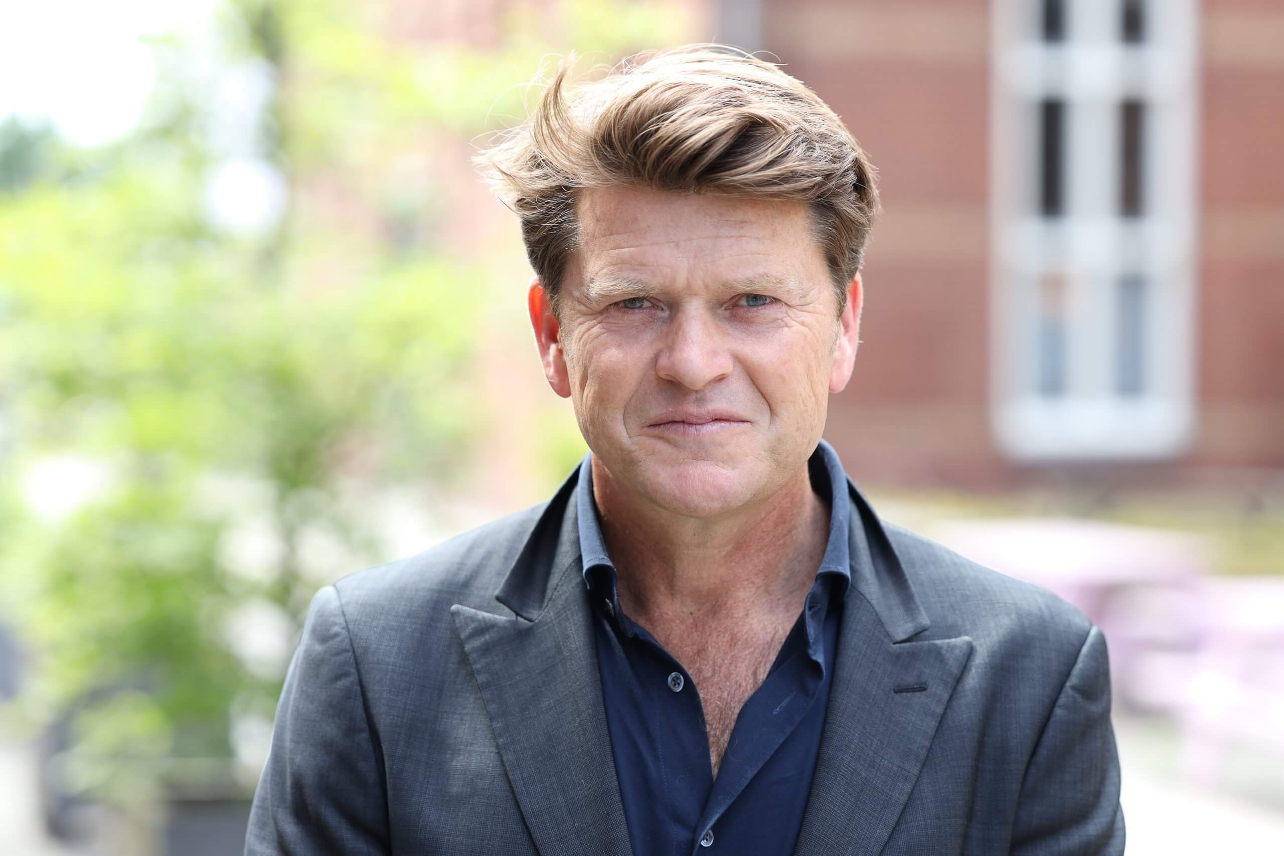 Wow: zoon van Beau van Erven Dorens lijkt als twee druppels water op zijn vader