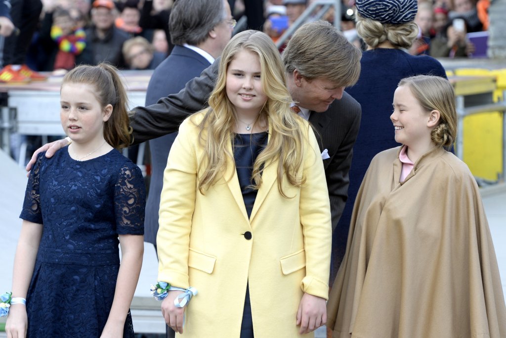 Lieve Koningsdagmomentjes tussen Willem-Alexander en zijn dochters
