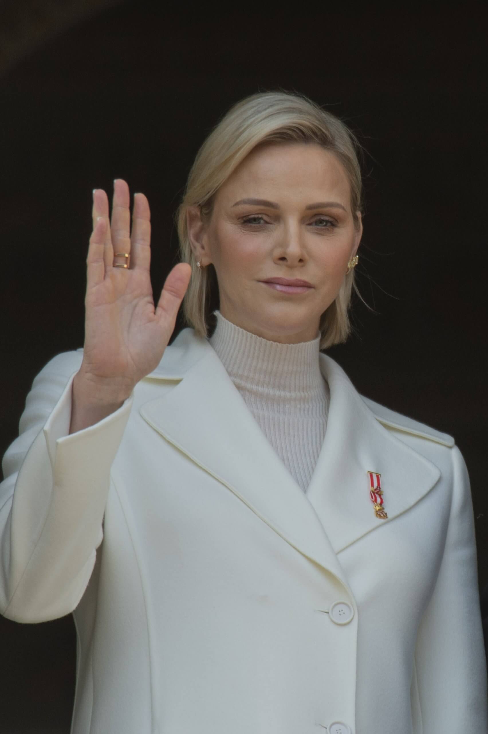 Dit is waarom prinses Charlene weinig lacht op foto's