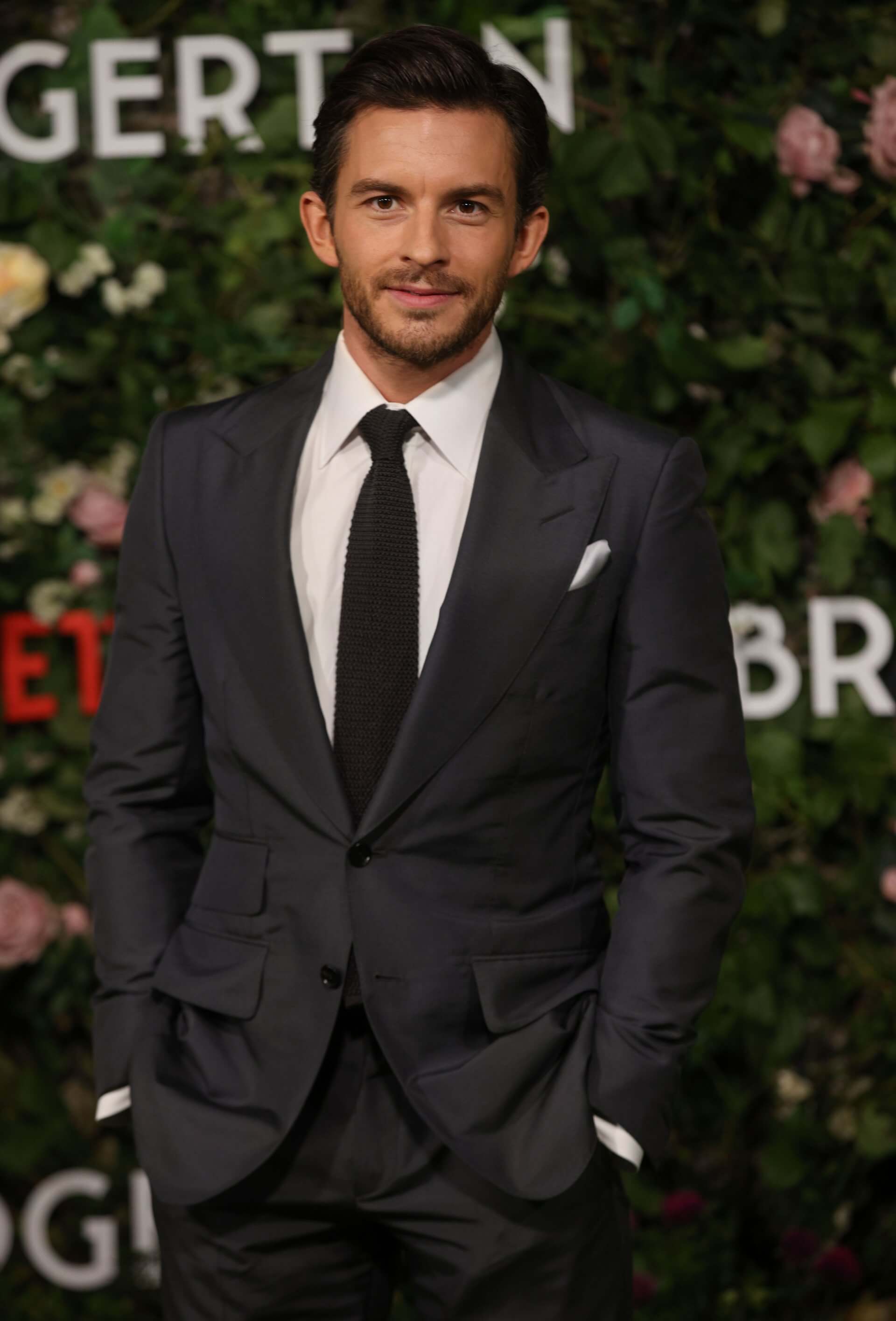 Zo ziet 'Anthony Bridgerton' er in het echt uit