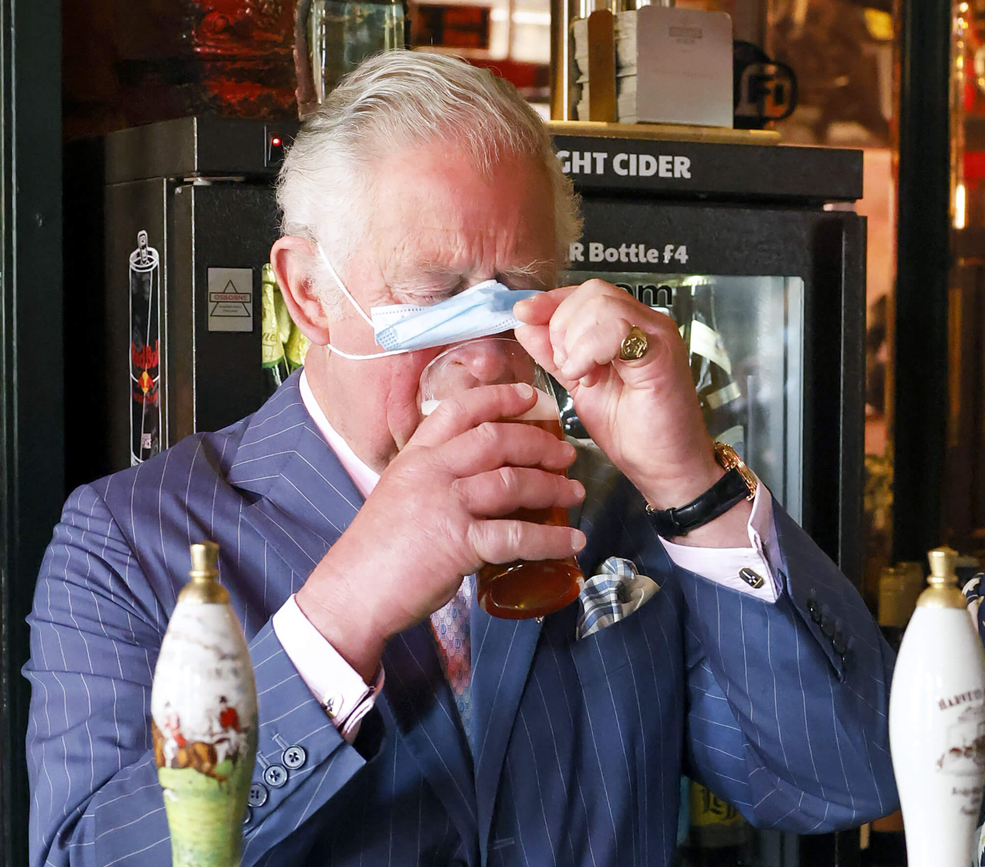 Proost! Charles is de eigenlijke Prins Pils