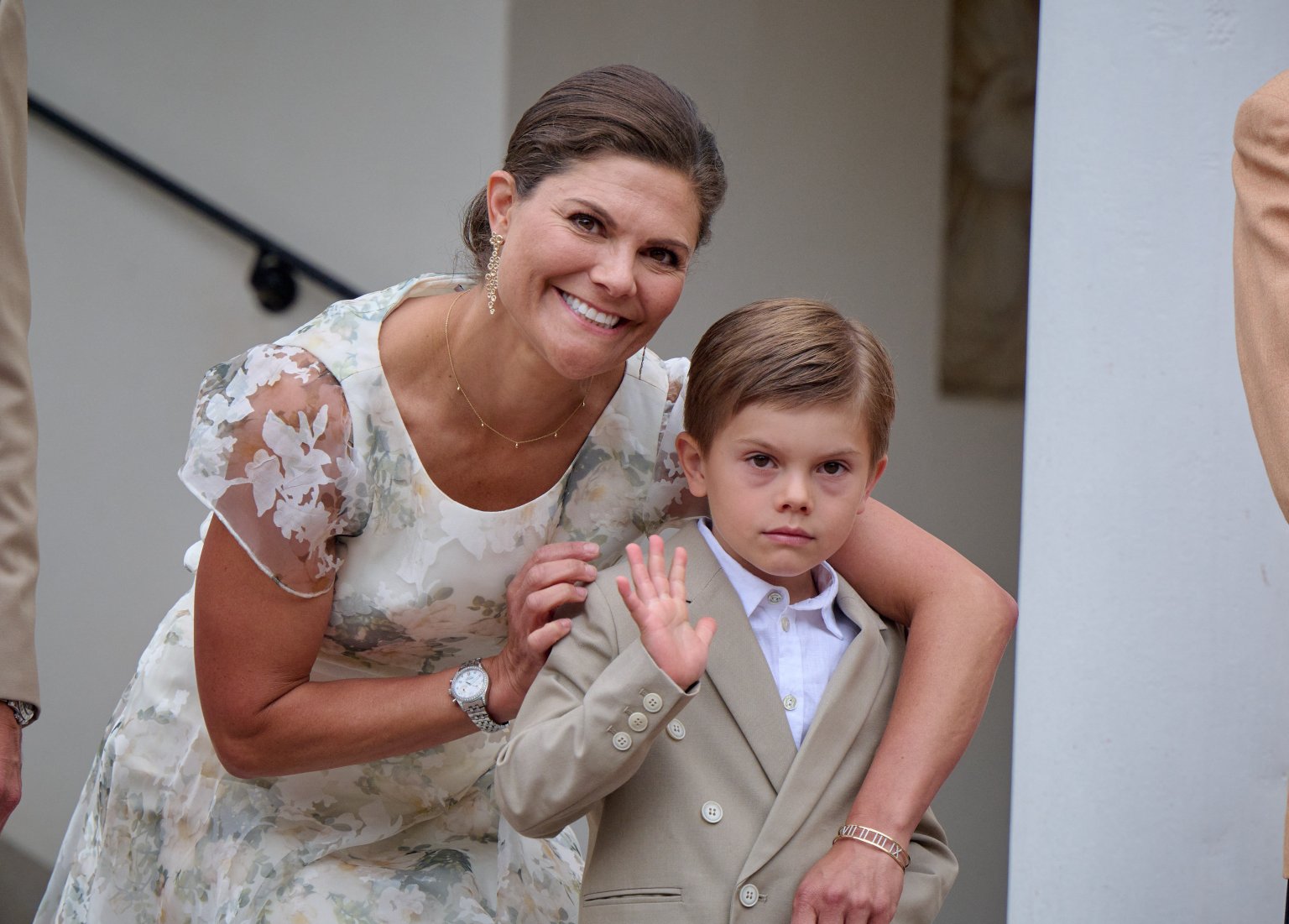 Zweedse royals delen schattige portretfoto's van jarige prins Oscar
