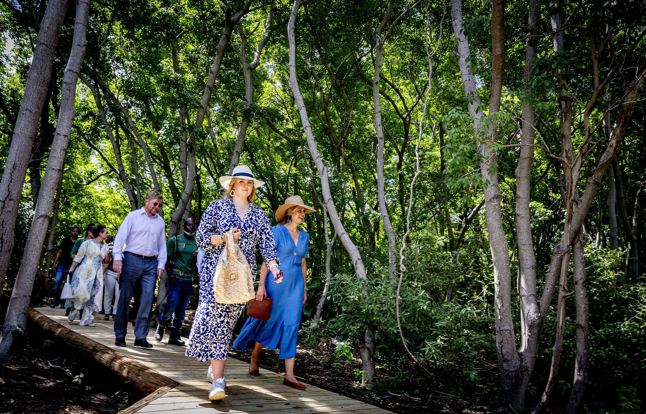 Van Amalia tot Rania: royal dames met grote tassen