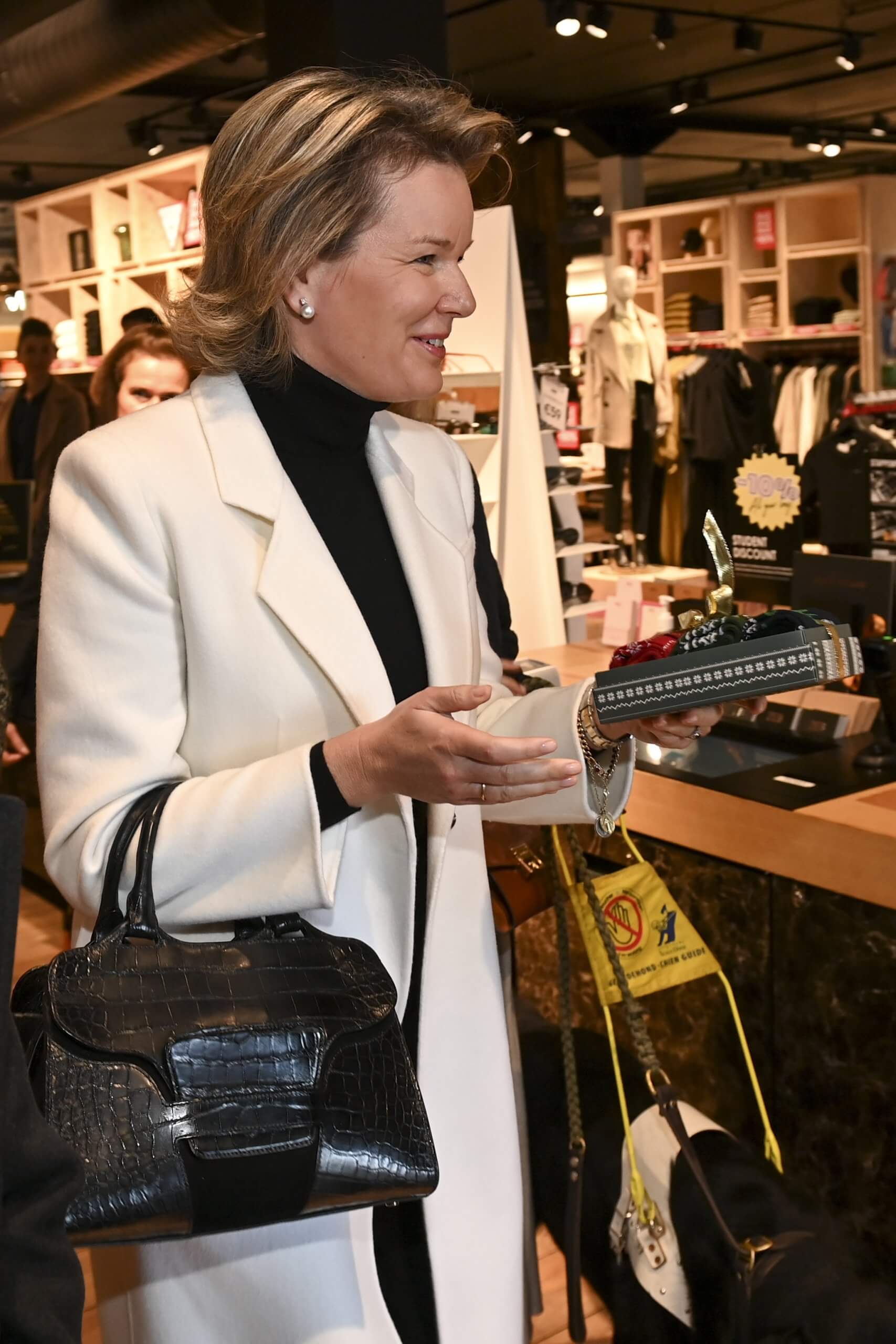 Van Amalia tot Rania: royal dames met grote tassen