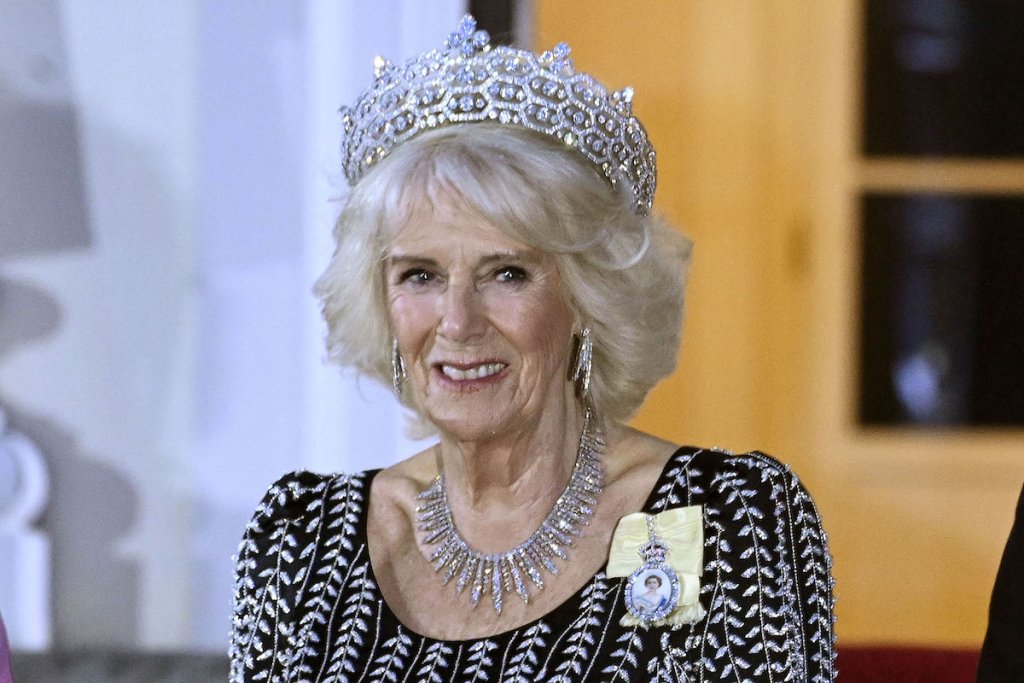 Geschiedenis onder de hamer: Diana's juwelen worden geveild