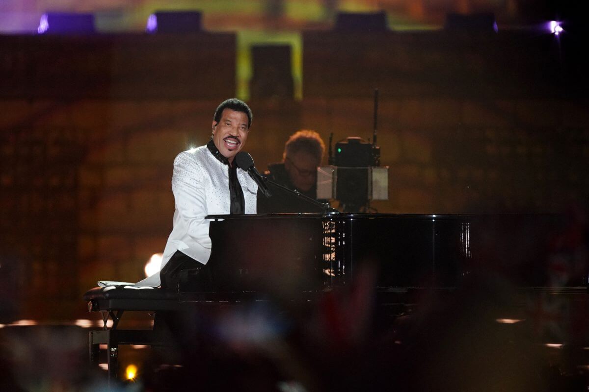 Lionel Richie onthult: 'Koning Charles is stiekem een echte comedian'