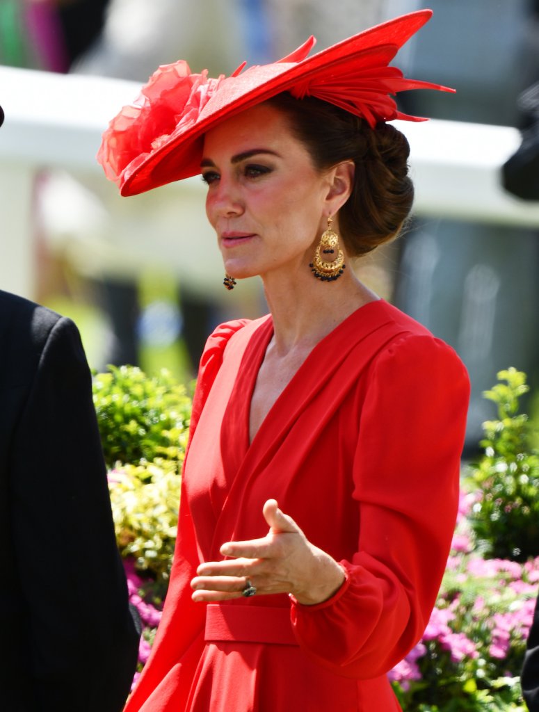 Ein-de-lijk: Kate maakt indruk in knallend rood bij Royal Ascot