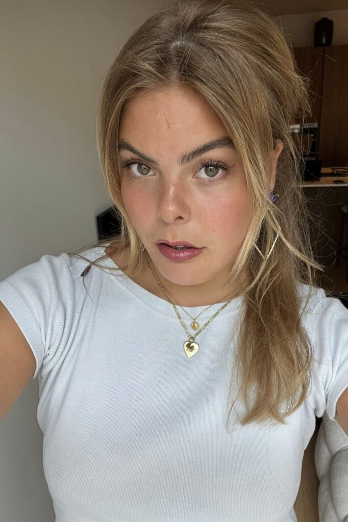 Eloise toont zich een glamoureuze festivalganger met behulp van Leco ...