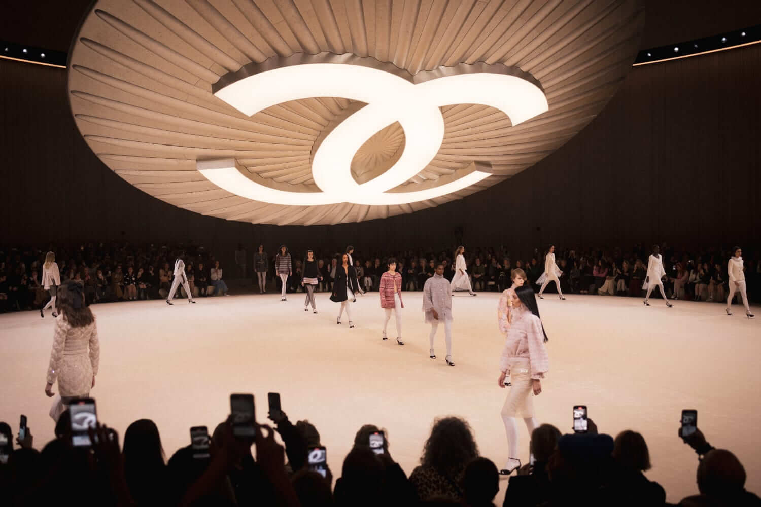 Chanel presenteert romantische couturecollectie voor de zomer