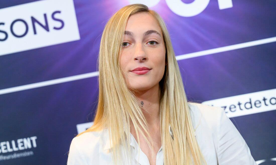 Ahw! Zo zag zangeres S10 er als klein meisje uit