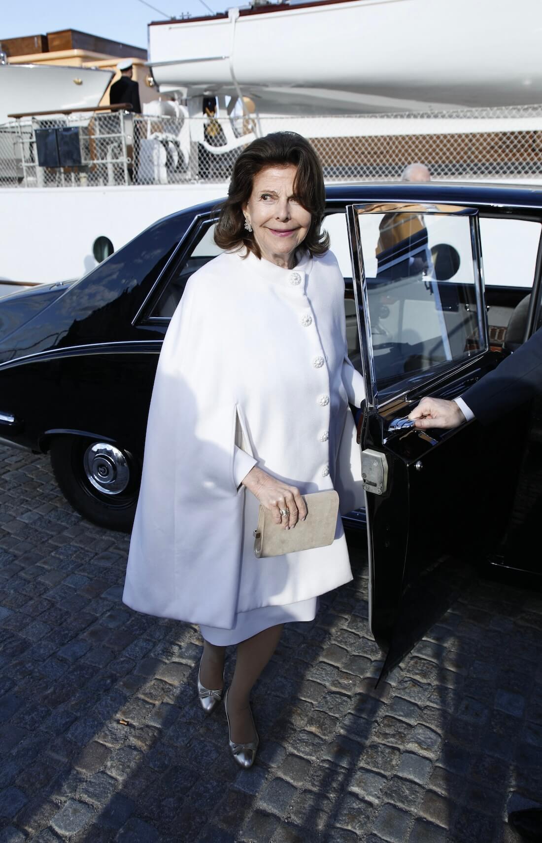 Royal voorjaarstrend: hagelwitte outfits voor elke gelegenheid